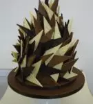 Trikampės plokštės iš skirtingų tipų šokolado