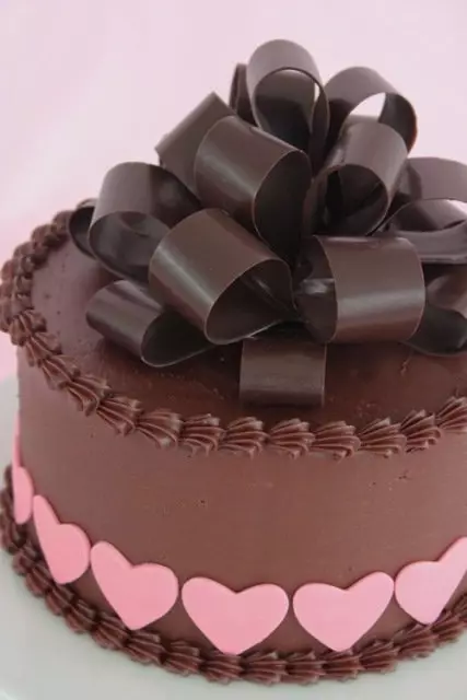 Κέικ με τόξο σοκολάτας