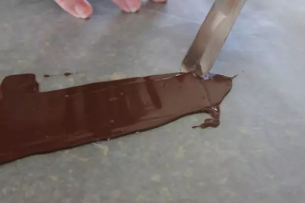 Strip penghapusan dengan cokelat