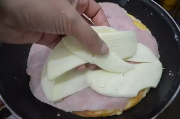 Ham na foromaje kuri tortilla ya Espagne