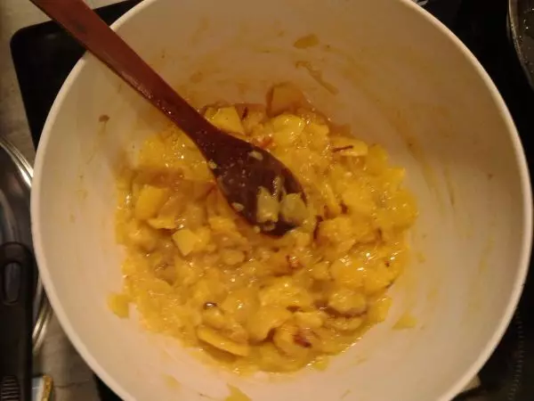 Whipped eggs with hamon and grated cheese