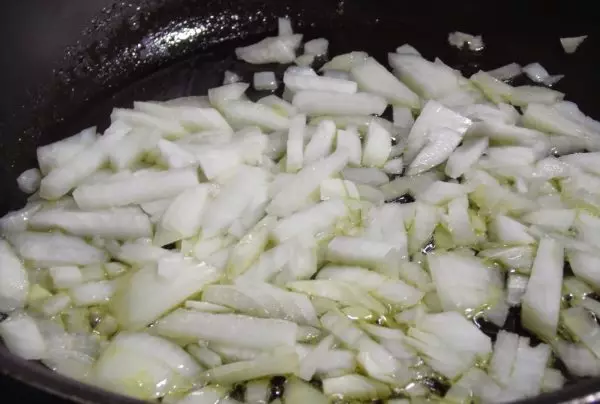 Graping bawang dina pan goreng