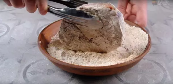 Veal dalam roti dari tepung