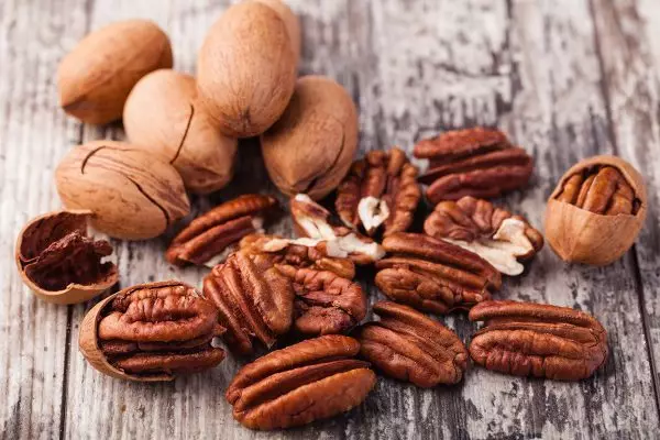 Nuts pecan.