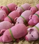 En flok af strikkede grise