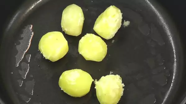 Paistetut keitetyt perunat