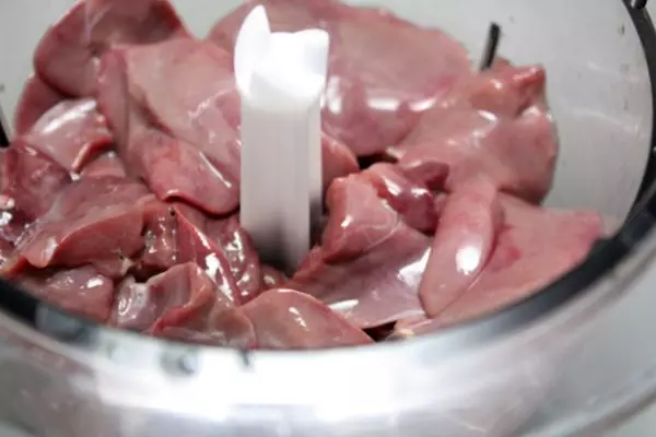 キッチンプロセスの鶏の肝臓