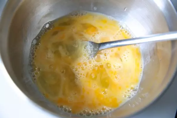 Telur dengan garam dan mustard
