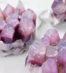 En forma de cristais amatísticos
