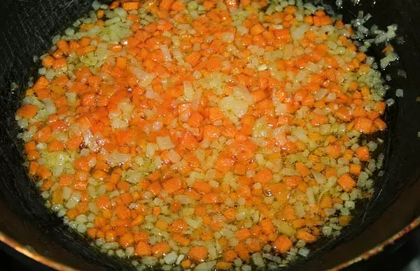 Frying carrots thiab dos