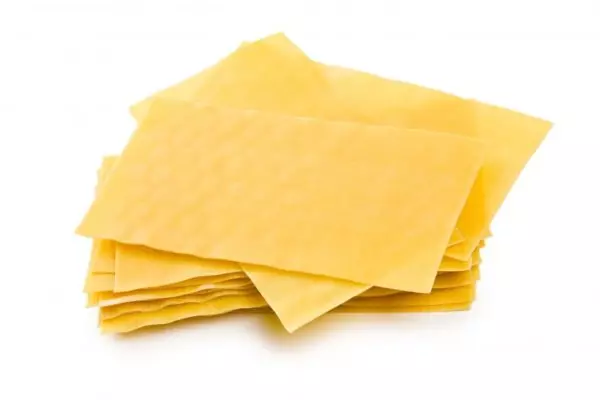 Mga sheet para sa lasagna mula sa trigo na harina