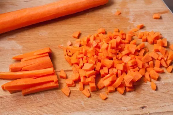 Würfel geschnittene Karotten