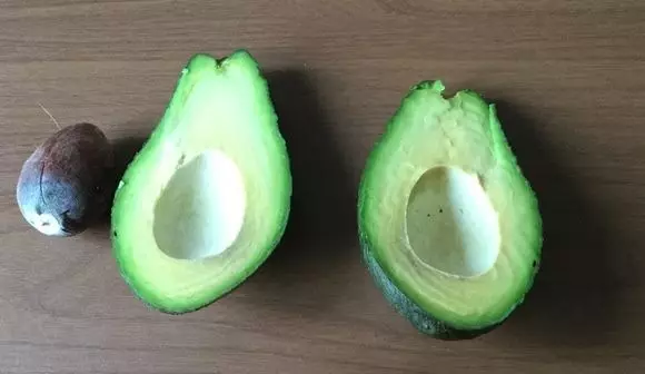 Mga halves avocado