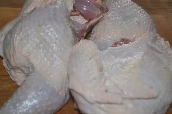 Nakrájané na veľké plátky Carcass surové kurča