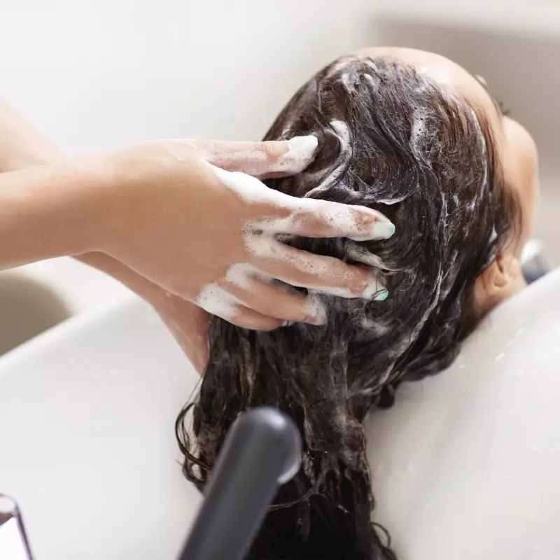 סבון הראש שלך כל יום עד גיליתי איך לשמור על נפח וטוהר של שיער 3577_1