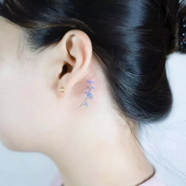 Tattoos behind the ear for girls: photo tattoo and descriptions