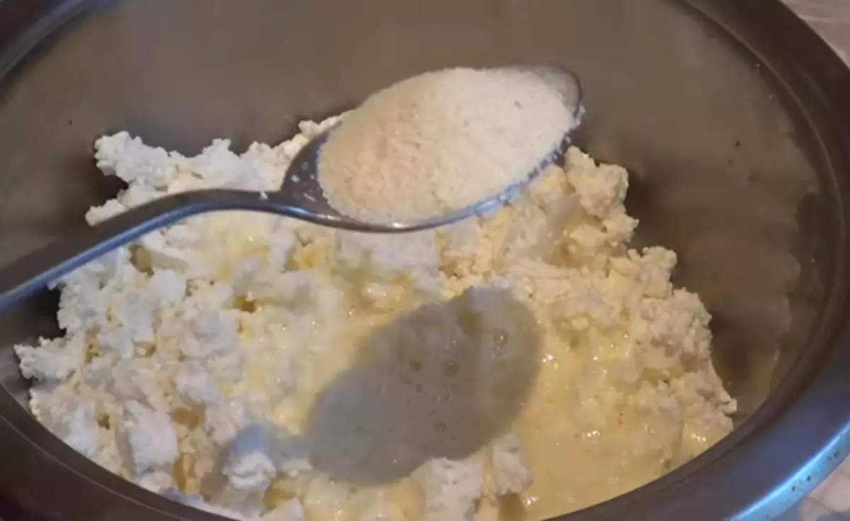 勺子用粗面粉轴承在奶酪和其他产品的任务中