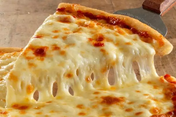 Пица парче с теглене на сирене
