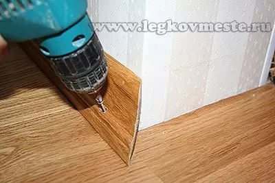 Hoe een linoleum te leggen om op een houten, betonnen vloer, op Paneur met je eigen handen in het appartement te leggen, in de kamer + video leggen