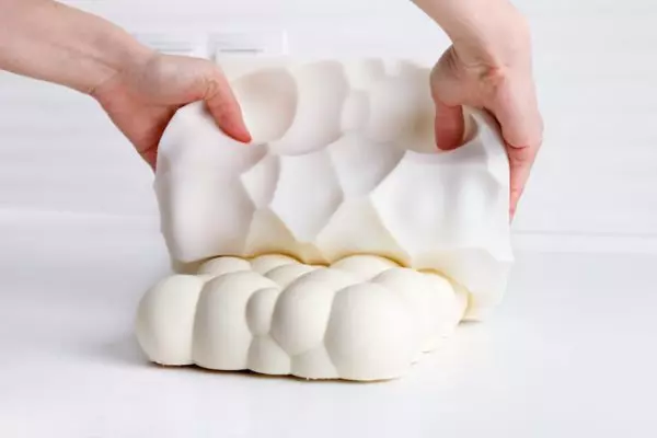 Silicone cake form