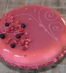 Mirror glaze and berries on the cake