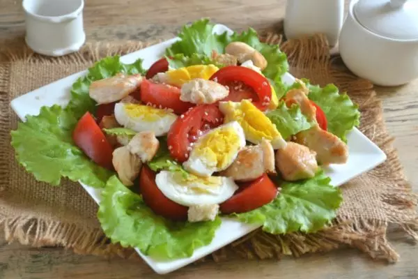 Salade de César prêt avec poulet et craquelins