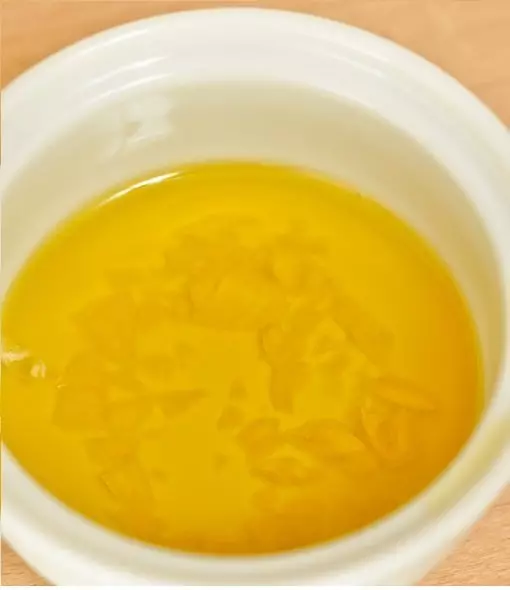 Vegetable oil with garlic