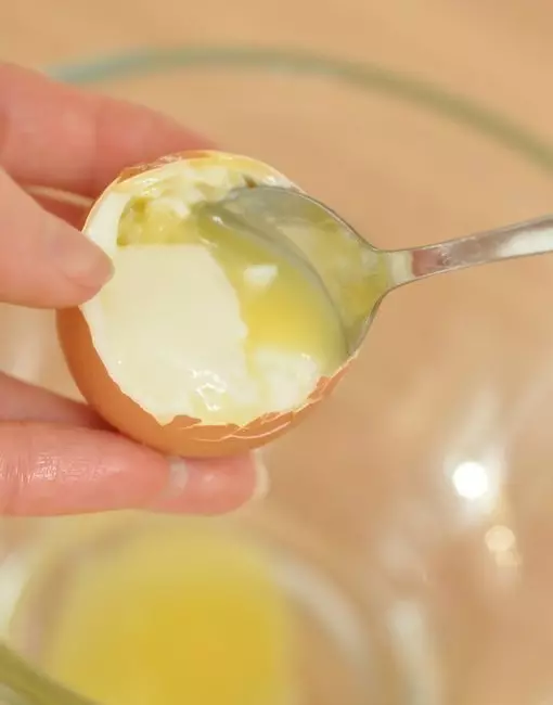 Скейка өндөг чанаж болгосон