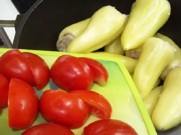Friske tomater og peberfrugter
