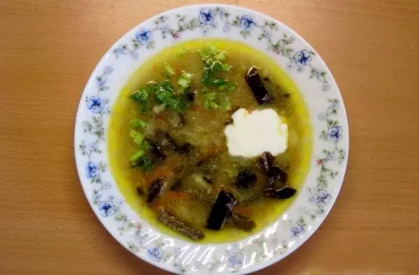 Sup jamur nganggo krim sing ora nguntungke lan bawang ijo