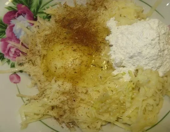 Patacas rizadas con fariña e ovos