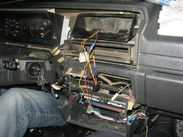 Instalação do rádio no carro
