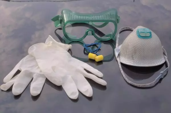 Biyolojik koruma seti: maske, gözlük, eldiven