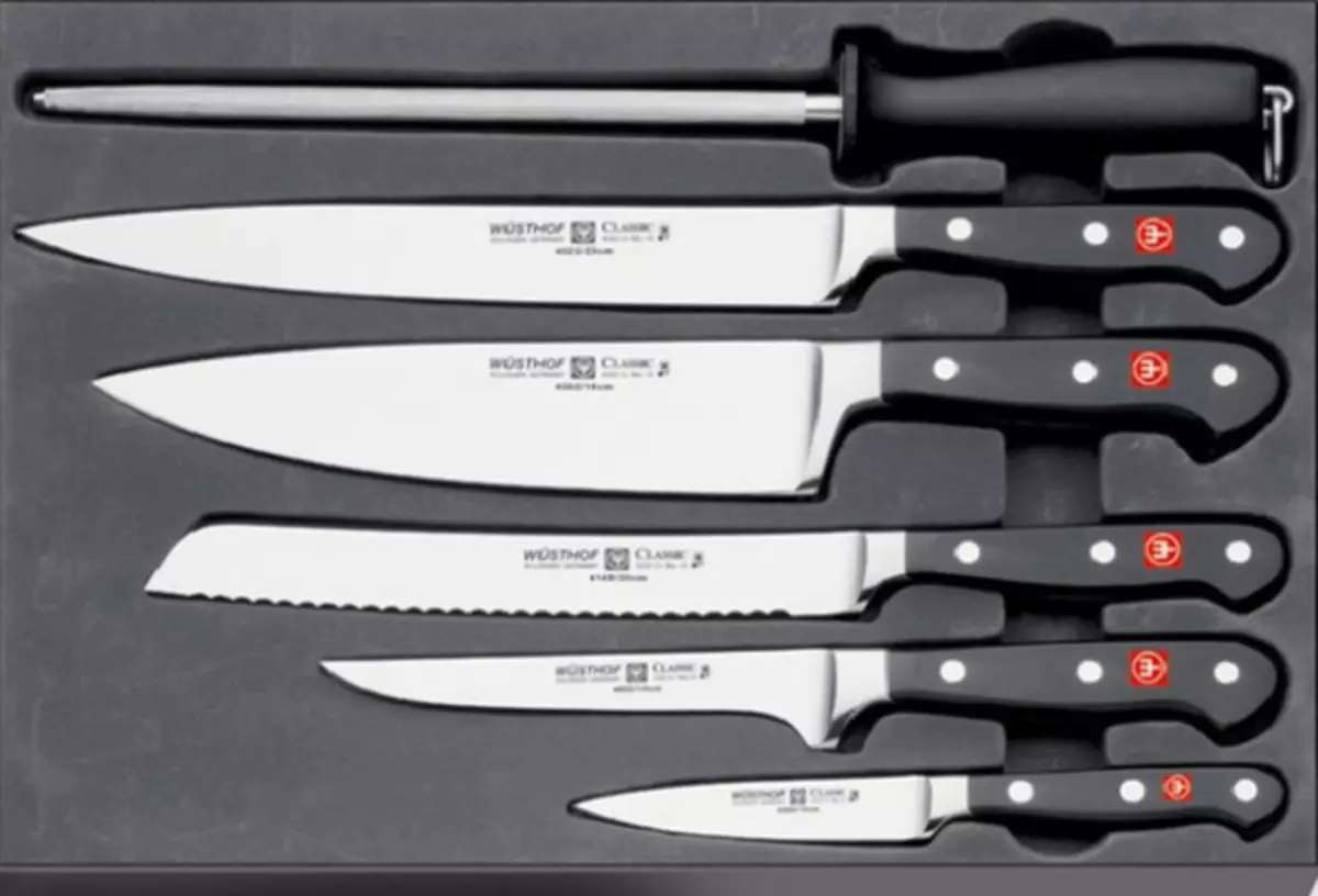 Conjunto de cuchillos en embalaje.