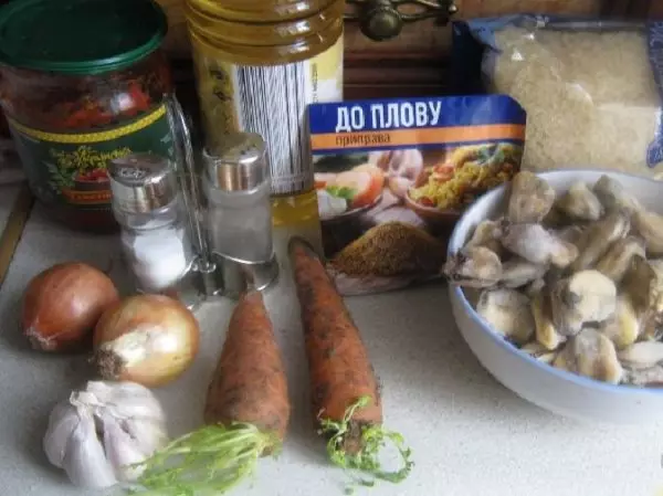 Karoti, mupunga, mussels, hanyanisi, mwaka, garlic