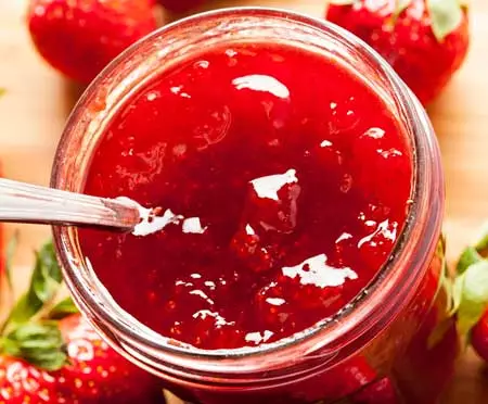 Strawberry jelly ine pectin