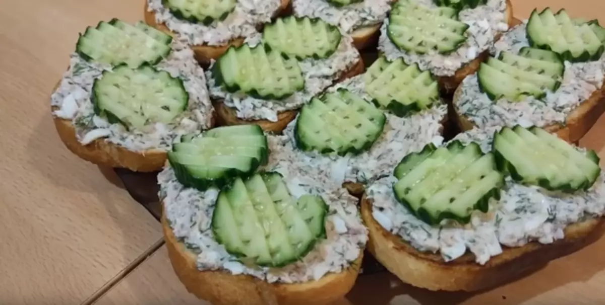 Sandwiches with cucumber