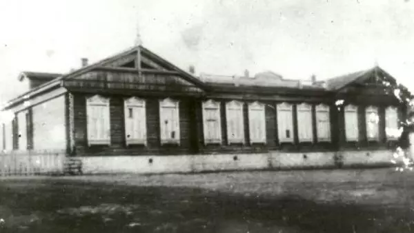 Szkoła w Elbarusovo.