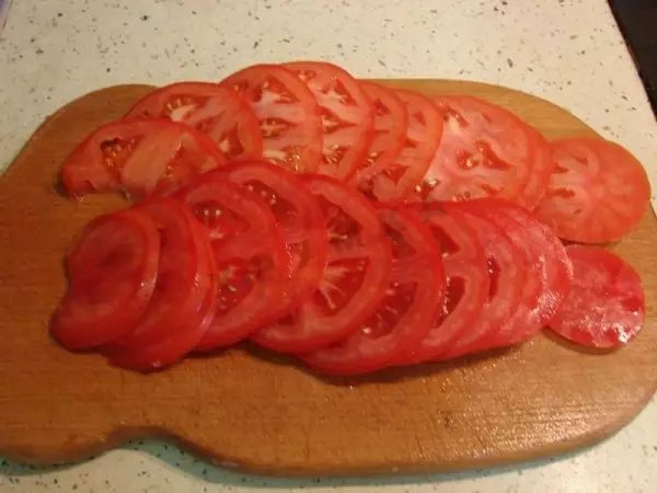 Dilimlənmiş pomidor