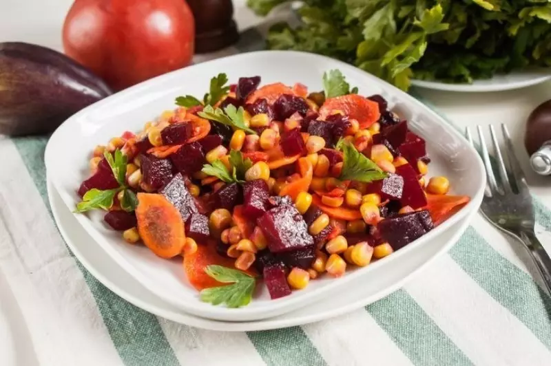 Penki naudingos salotų iš runkelių, kurios vasarą padės numesti svorio 3978_3