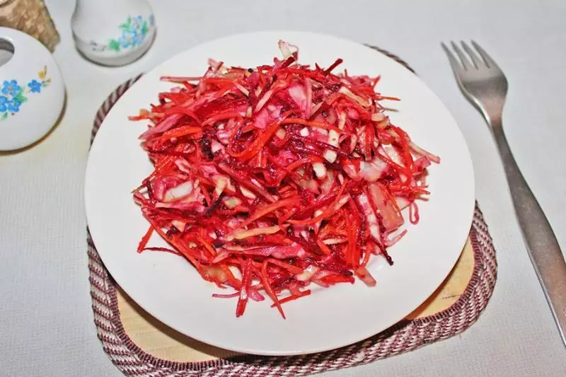 Cinco saladas benéficas de beterraba que ajudarão a perder peso no verão 3978_5