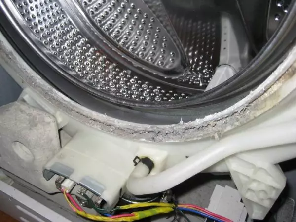 Машина за прање веша изнутра