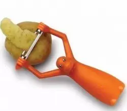 Hoe om aartappels vinnig skoon te maak, rou en gekook (in uniform), mes en sonder dit + foto en video 398_11