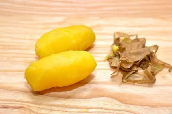 Clawed उकडलेले बटाटे