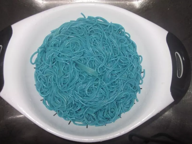 3 Metoaden om kleurde pasta te koken: Sels bern sille wurdearje 4018_2