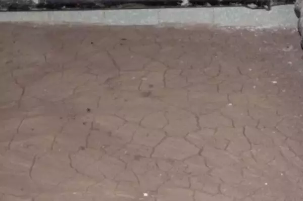 Cracking gline na podu