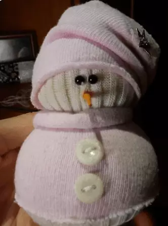 Snežak iz nogavic