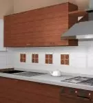 Քառակուսի կերամիկական սալիկ `խոհանոցում բուսական օրինակով