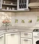 Blizgus kvadratas keraminės plytelės su daržovių modeliu virtuvėje