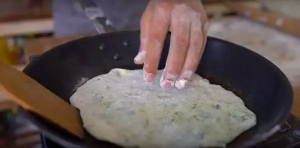 Prăjituri prăjite într-o tigaie de prăjire